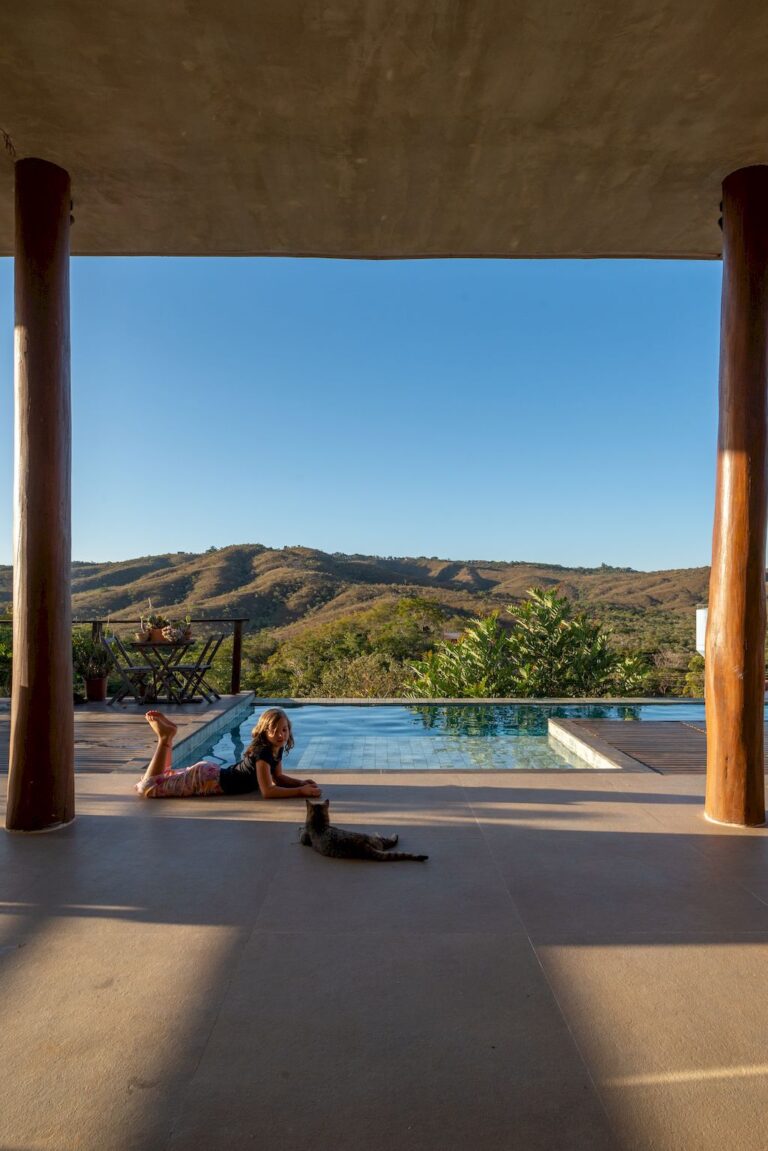 Earth House with Sustainable Design by TAY Arquitetura Ecológica