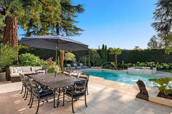 Edwin Ivy Legacy Home in Seattle with a Killer Indoor-Outdoor Flow