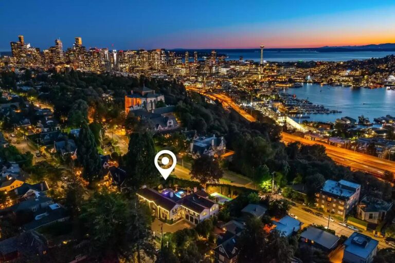 Edwin Ivy Legacy Home in Seattle with a Killer Indoor-Outdoor Flow