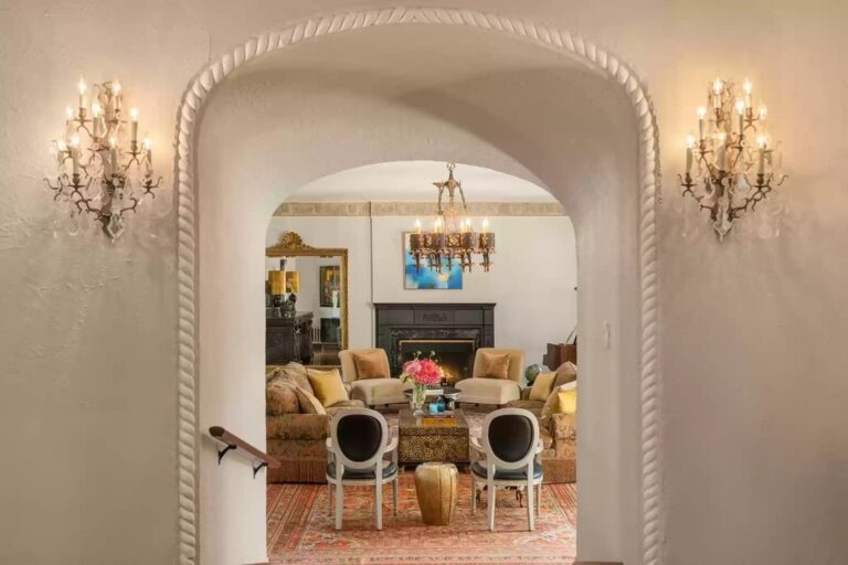 Edwin Ivy Legacy Home in Seattle with a Killer Indoor-Outdoor Flow