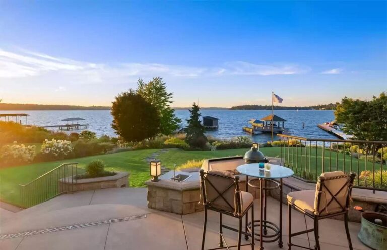 Exuding a Sense of Oneness with the Lake, This Gated Ben Leland Estate ...