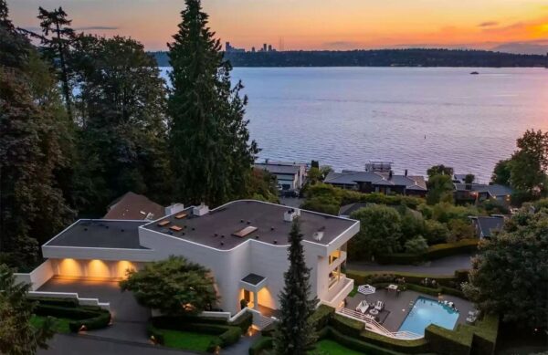 Listing for $10.5M, This Chic Home in Medina Take Full Advantage of ...