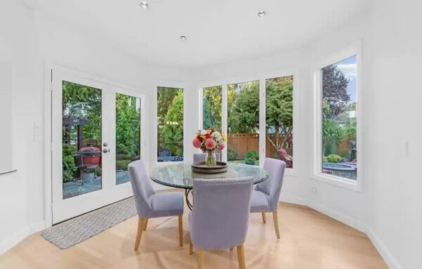 Making a Statement about Elegance and Exquisite Architecture, this Stately Home in Issaquah ...