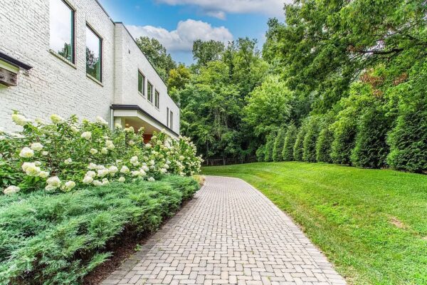 Modern Masterpiece on a Flat 5 Acre in Nashville with Privacy and ...