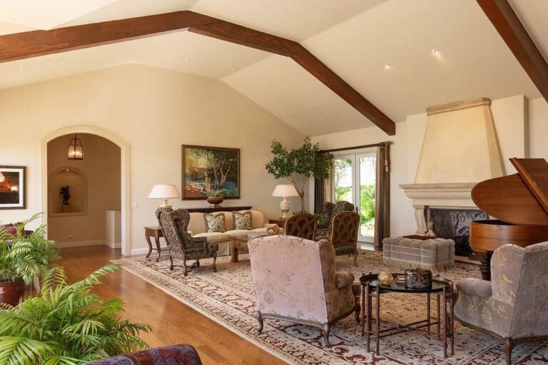 One of The Most Beautiful Villas on Extraordinary World Class Location ...