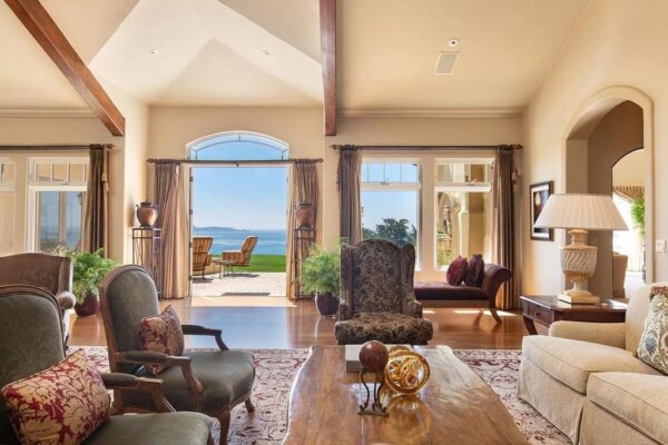 One of The Most Beautiful Villas on Extraordinary World Class Location ...