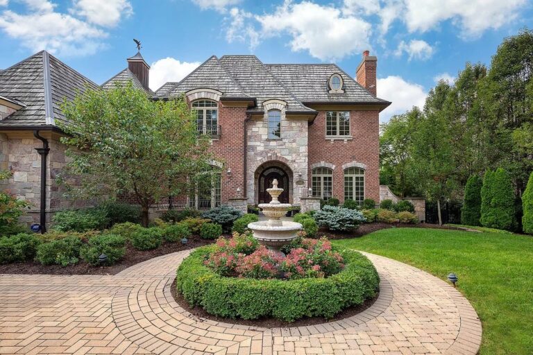 Overlooking Lake Longmeadow, This Spectacular Home in Winnetka Lists ...