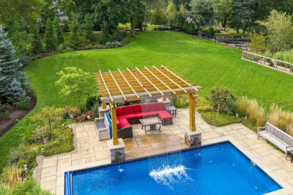 Overlooking Lake Longmeadow, This Spectacular Home in Winnetka Lists ...