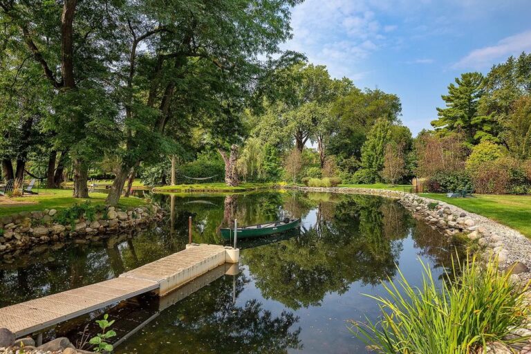 Overlooking Lake Longmeadow, This Spectacular Home in Winnetka Lists ...