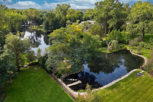 Overlooking Lake Longmeadow, This Spectacular Home in Winnetka Lists ...