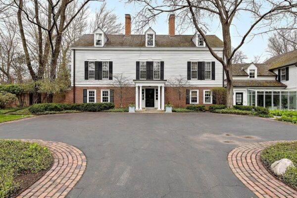 Picturesque Colonial House in Winnetka with Professionally Landscape ...