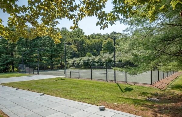 This $4.3M Sophisticated Modern House Provides Exceptional Facilities ...