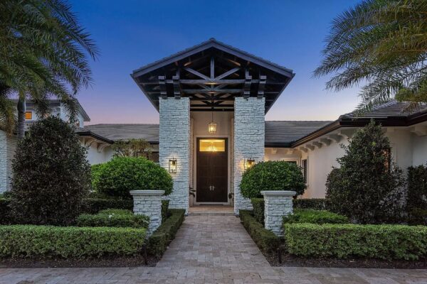 $14.995 Million Fantastic Home has A Spacious Backyard with Playground ...