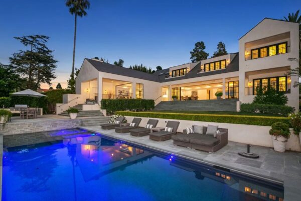 An Incredibly Private and Classically Designed Home offers Coastal ...