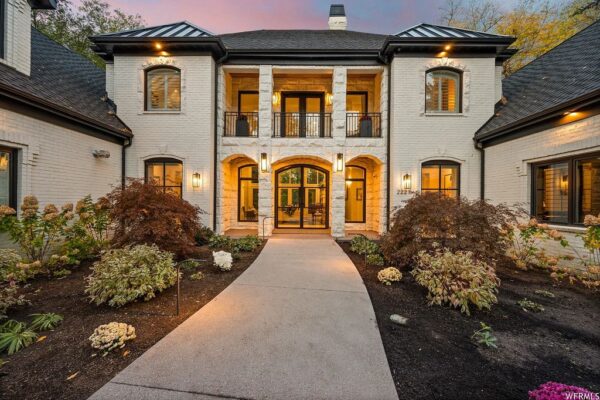Luxurious Holladay Estate - A Perfect Blend of Modernity and ...