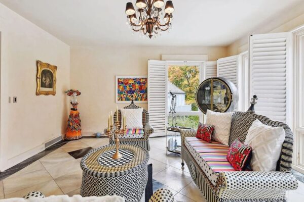 Fantastic Flexible Living Spaces, Stately Rooms and a Spacious Yard ...