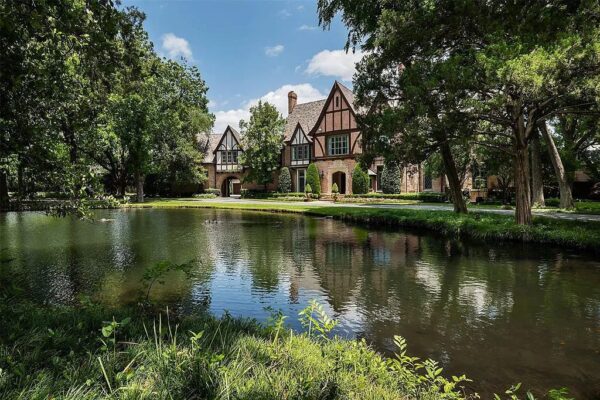 This Over 17,000 SF Living Space Estate in Dallas comes with The ...
