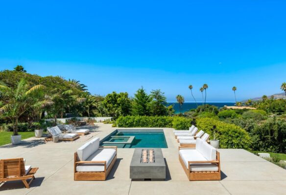This Architectural Home in Malibu was Created for A Lifestyle of ...