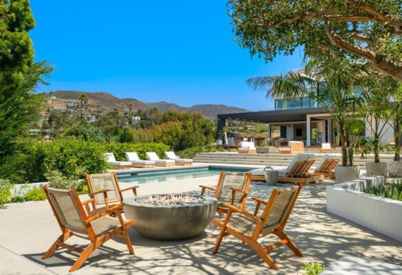 This Architectural Home in Malibu was Created for A Lifestyle of ...