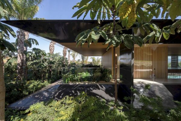Sottile House, an Elegant Home in Brazil by Felipe Caboclo Arquitetura