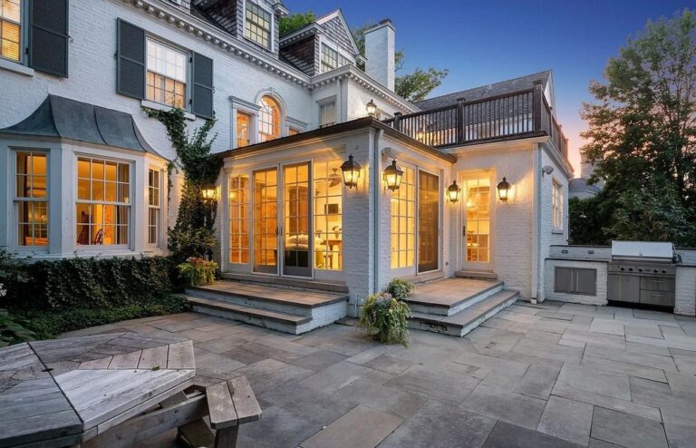 This "Better than New" Estate in Kenilworth, IL Combines Original ...