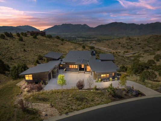 This $5.895M Stunning Mountain Retreat in Heber, UT Offers Magnificent ...
