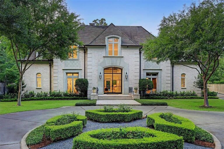 An Exceptional Gated Estate in Houston Comes with Spectacular Living ...