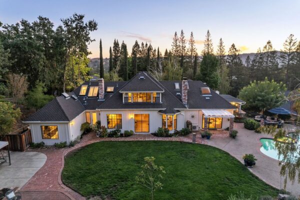 Beautiful Remodeled Home with An Spacious Floor Plan is Perfect for ...