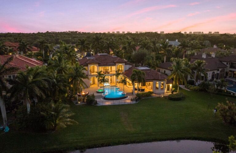 Breathtaking Luxury Home in Naples with 5 Star Resort Amenities
