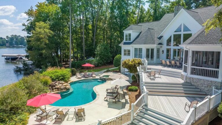 Come "Live The Dream" at This Lakefront Home in the Heart of Reynolds ...