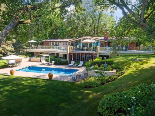 Enjoy Stunning Lake Views in This $4.1M Mid-century Modern House in ...