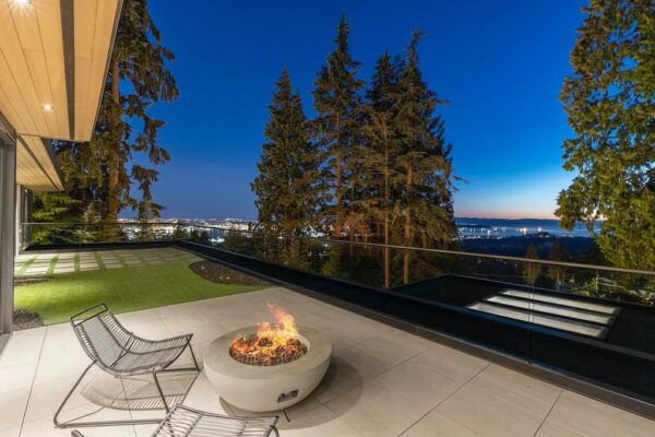 Flawlessly Designed Masterpiece Offers Complete Privacy and Spectacular ...