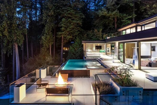 Flawlessly Designed Masterpiece Offers Complete Privacy and Spectacular ...