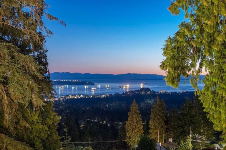 Flawlessly Designed Masterpiece Offers Complete Privacy and Spectacular ...