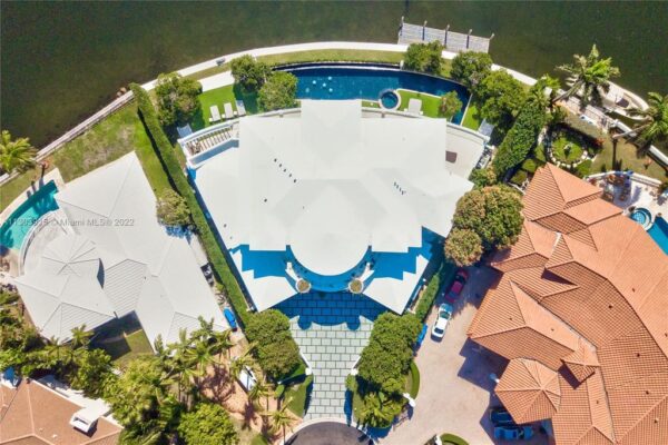 Magnificent Waterfront Estate with 188 FT of Prime Water Frontage in ...