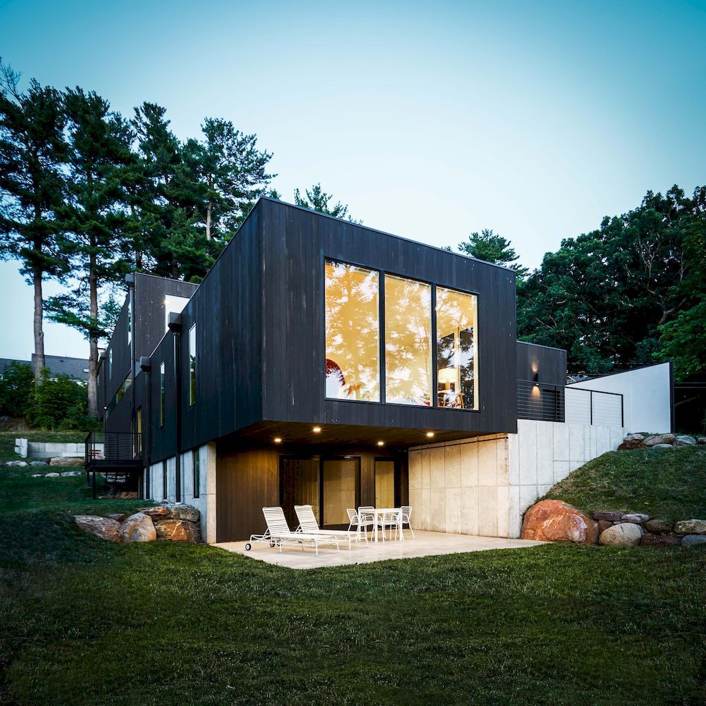 Mural House with Contemporary Aesthetic Style by Birdseye Design