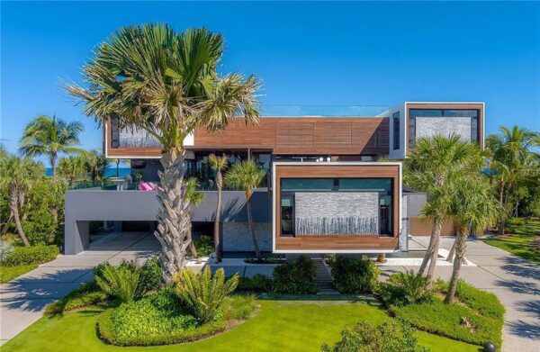 One of The Most Iconic Homes on The Treasure Coast with 233 Feet of ...