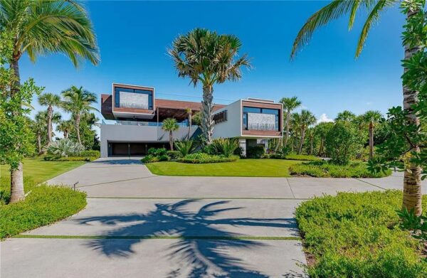 One of The Most Iconic Homes on The Treasure Coast with 233 Feet of ...