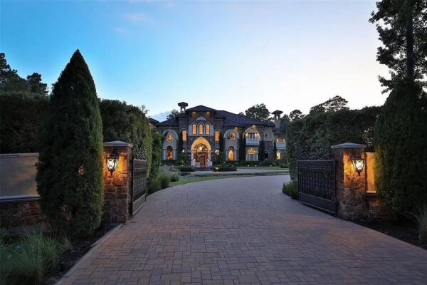 Spectacular Estate on over 20 Acres Resort-like Grounds with over ...
