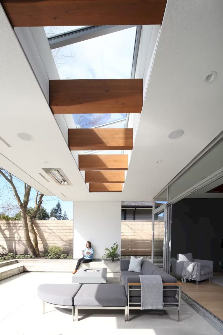 The Edge House with incredible outdoor living space by Vallely Architecture