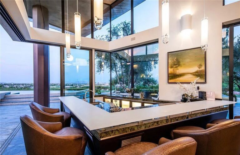 This Architectural Home in Las Vegas is A One of A Kind Desert ...