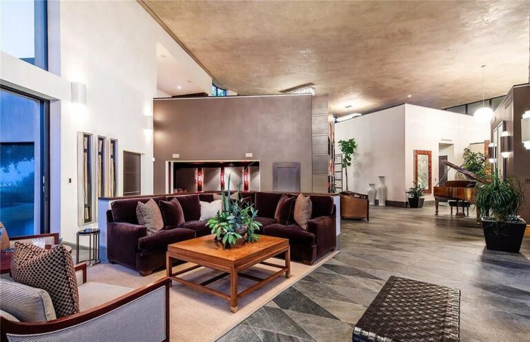 This Architectural Home in Las Vegas is A One of A Kind Desert ...