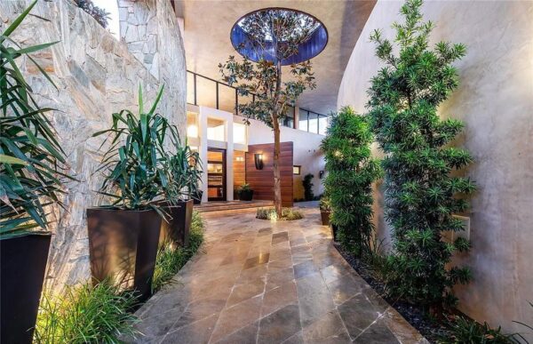 This Architectural Home in Las Vegas is A One of A Kind Desert ...