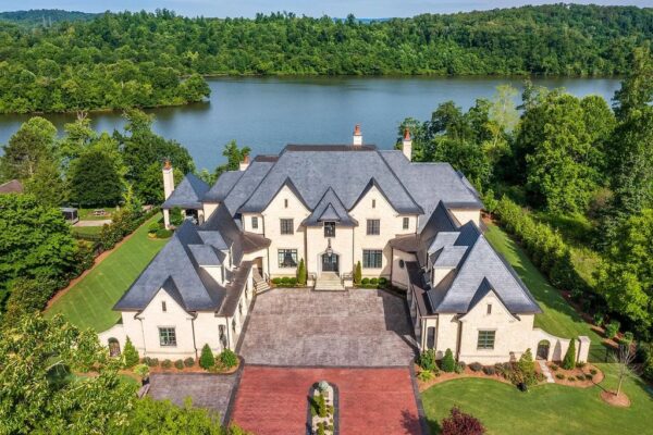 Exceptional Luxury Estate in Tennessee Boasts Equally Impressive Resort ...