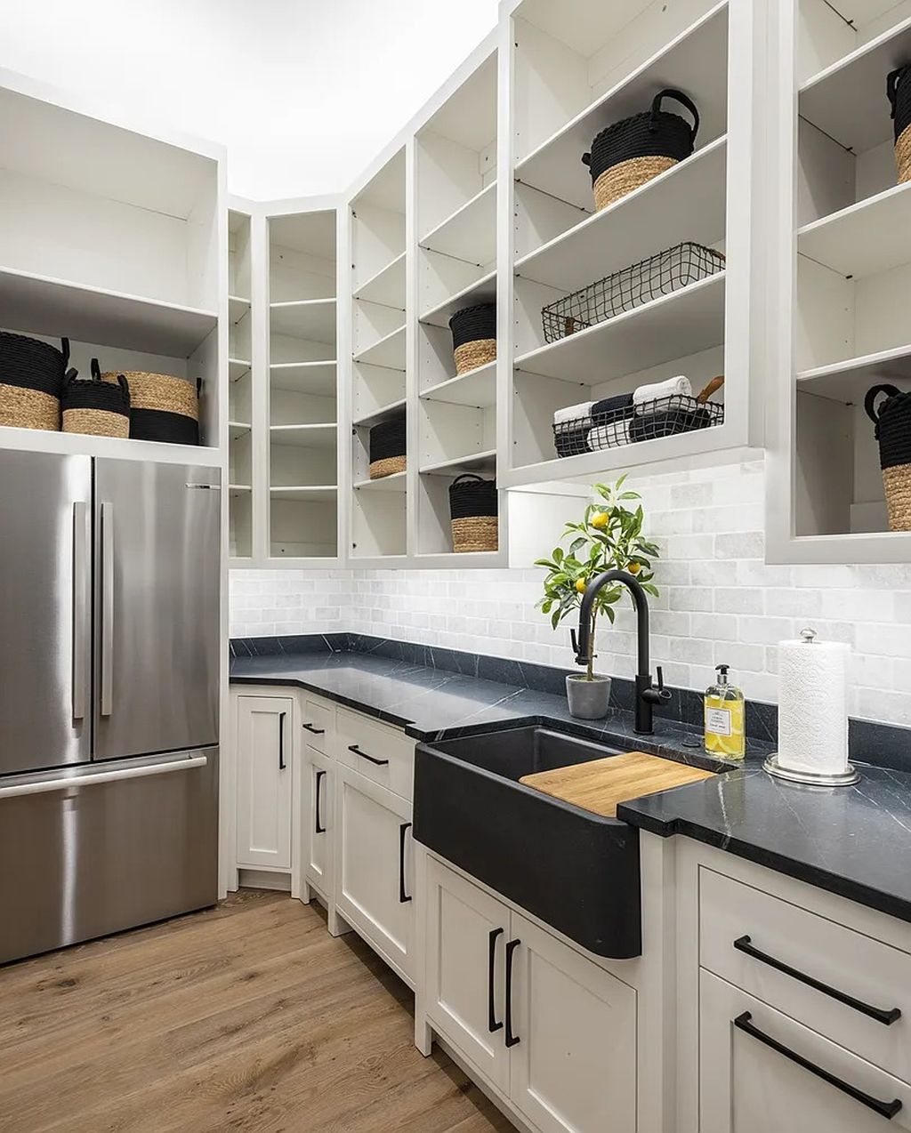 This Top-shelf Estate in Brentwood, Tennessee Offers Generous Living ...