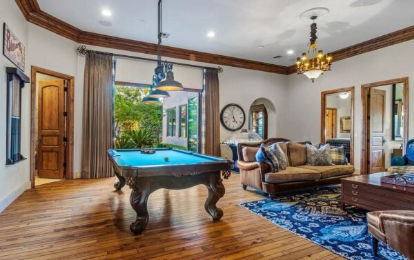 This Breathtaking Estate in Paradise Valley with Resort Like Grounds is ...