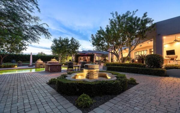 This Breathtaking Estate in Paradise Valley with Resort Like Grounds is ...