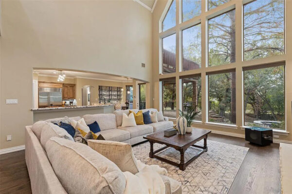 This $2.35 Million Extraordinary Home in Grapevine Hiddens In Dense ...