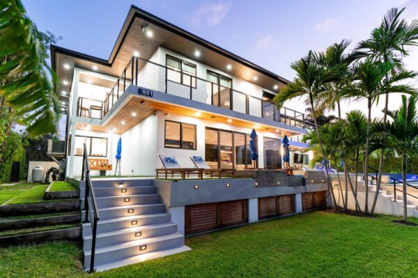 A Fully Renovated Luxury Home with 100 Foot Direct Ocean Access in ...