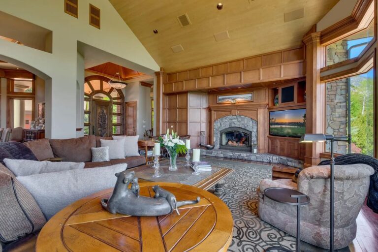A Majestic Home with Panoramic Desert Vistas Backing to Stunning ...